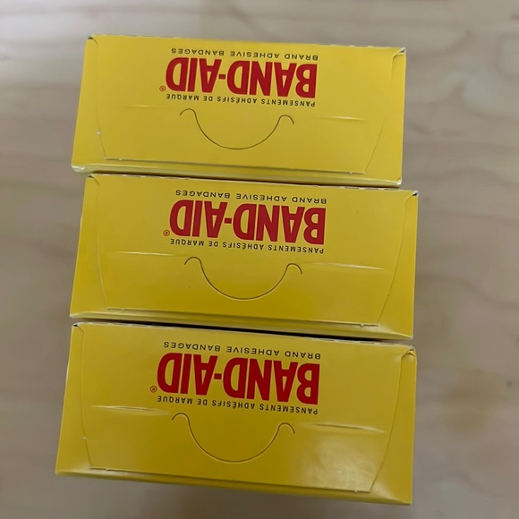band-aid | Other | Bandaid Brand Adhesive Bandages For Minor Cuts And ...